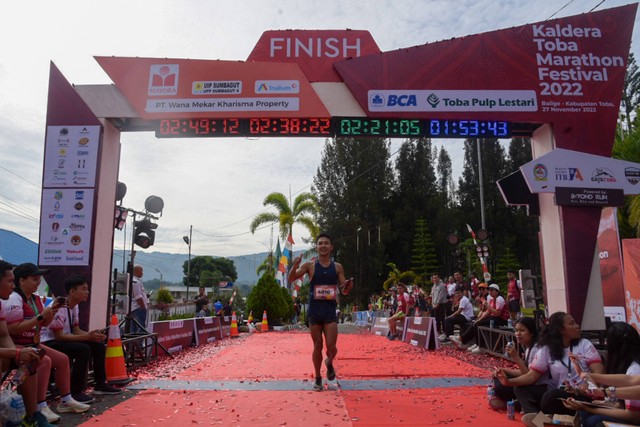 Foto: Keseruan Kaldera Toba Marathon Festival 2022 di Sumatera Utara ...