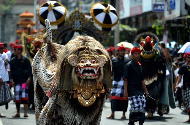 Foto: Kemeriahan Parade Seni Budaya Nusantara saat HUT Ke-529 Kota ... Foto: Kemeriahan Parade Seni Budaya Nusantara saat HUT Ke-529 Kota ...