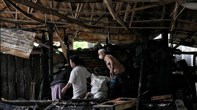 Foto: Aktivitas Pedagang Pasar Cinde Palembang Pasca-Kebakaran | kumparan.com