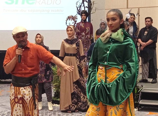 Cerita Embran Nawawi Kolaborasikan Sutra Korsel dengan Batik Jawa Timur ...