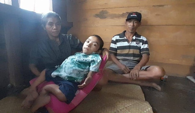 Kisah Anok, Anak Lumpuh yang Bisa Baca Tulis Meski Tak Duduk di Bangku ...
