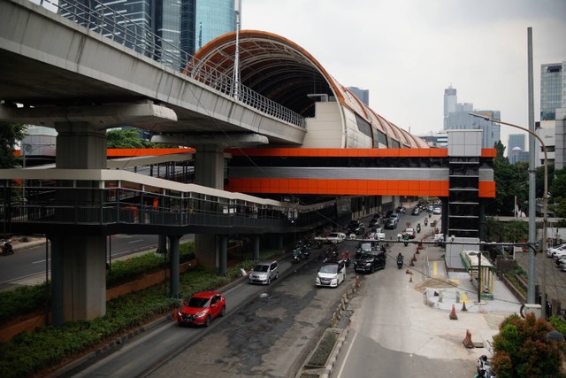 Foto: Kondisi Jalan Rasuna Said Rusak Ancam Keselamatan Pengendara ...