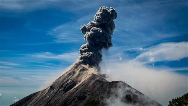 Bacaan Doa saat Gunung Meletus agar Selamat dari Bencana | kumparan.com