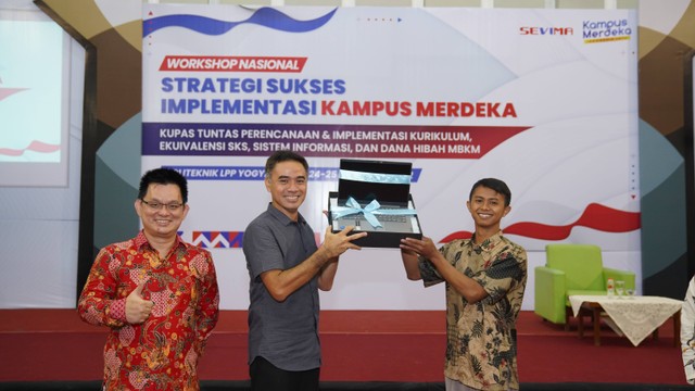 Berawal dari Keluh Kesah, Operator PDDIKTI Ini Boyong Laptop Impian ...