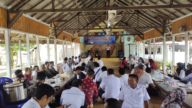 Kecamatan Arsel Gelar Serah Terima Jabatan untuk 5 Kades yang Purna ...