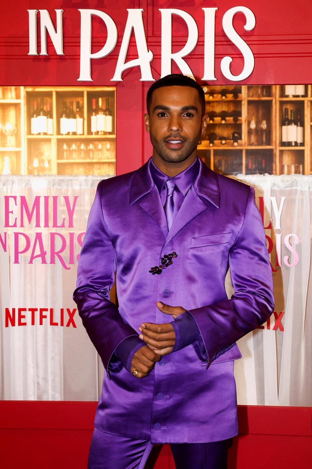 Gaya Chic dan Modis 6 Pemain Emily In Paris di Premiere Season 3 ...