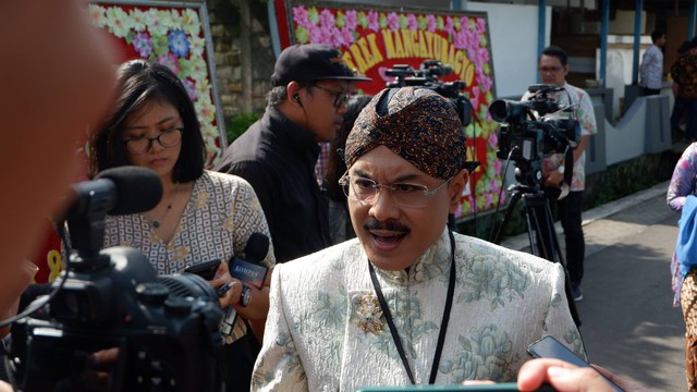7 Upacara Adat Erina Gudono Hari Ini | kumparan.com 7 Upacara Adat Erina Gudono Hari Ini | kumparan.com
