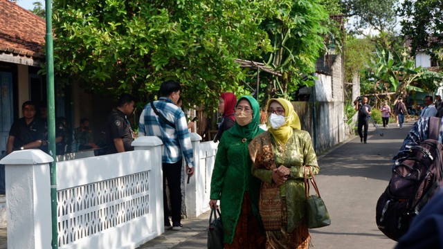 7 Upacara Adat Erina Gudono Hari Ini | kumparan.com 7 Upacara Adat Erina Gudono Hari Ini | kumparan.com
