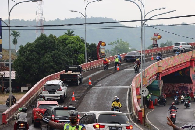 Fly Over Gajah Mada Bandar Lampung Diperbaiki, Warga Diimbau Cari ...