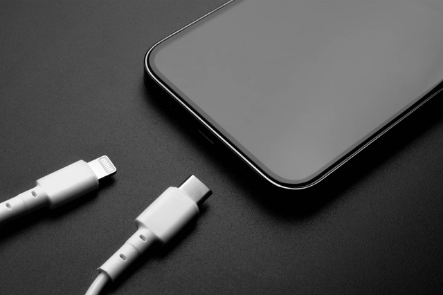 Ini Tanggal Deadline iPhone Wajib Pakai Port USB-C | kumparan.com