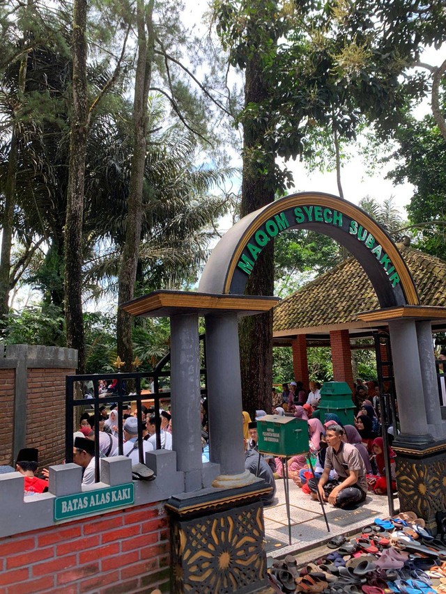 Wisata Religi Gunung Tidar sebagai "Paku Tanah Jawa" | kumparan.com