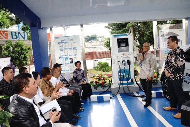 DPR RI Resmikan SPKLU PLN UID Jateng dan DIY | kumparan.com