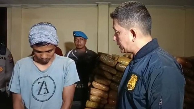 Kurir Ganja 1,3 Ton di Medan Diupah Rp 2 Juta, Ngaku untuk Berobat ... Kurir Ganja 1,3 Ton di Medan Diupah Rp 2 Juta, Ngaku untuk Berobat ...