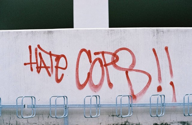 Vandalisme: Pengertian, Sejarah, dan Pemicunya | kumparan.com