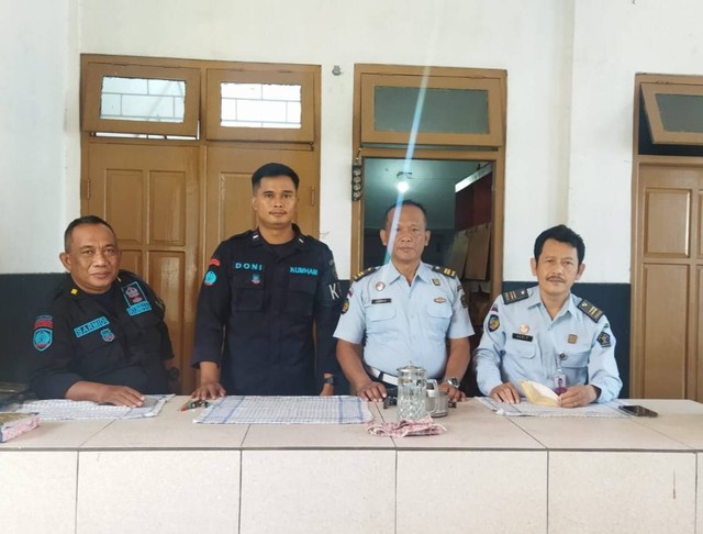 Rutan Kelas I Surakarta Lakukan Penggeledahan Bertahap | kumparan.com Rutan Kelas I Surakarta Lakukan Penggeledahan Bertahap | kumparan.com