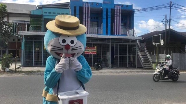 Kisah di Balik Riangnya Badut Boneka | kumparan.com