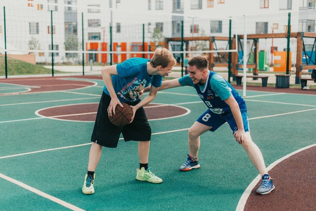 Pengertian, Tujuan, dan Cara Melakukan Pivot pada Permainan Bola Basket ...