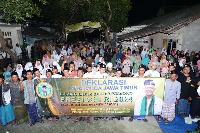 KIai Muda Lamongan Deklarasi Dukung Ganjar Presiden 2024 | kumparan.com