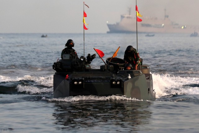 Foto: Latihan Gabungan Marinir Indonesia-Amerika Masuki Tahap Operasi ...