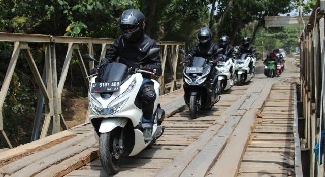 Rasio Kompresi PCX 150, Apa Bensin yang Cocok? | kumparan.com