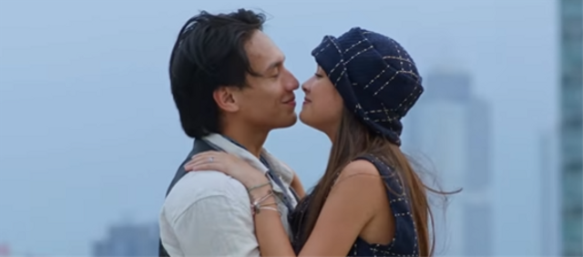 Jefri Nichol Siapkan Obat Kumur Setiap Adegan Ciuman sama Caitlin Halderman | kumparan.com