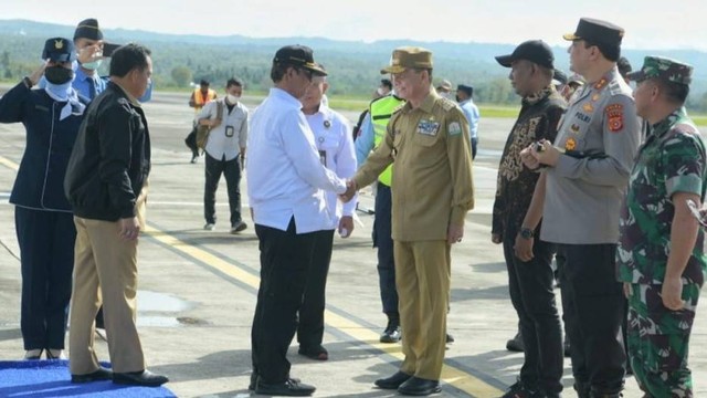Mahfud MD Temui Marinir di Pulau Rondo: Jaga NKRI dengan Penuh Tanggung ...