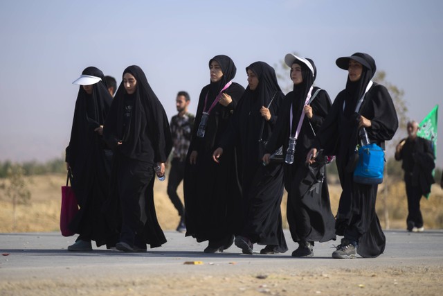 8 Adab Berteman Menurut Islam beserta Dalilnya yang Perlu Dipahami ...