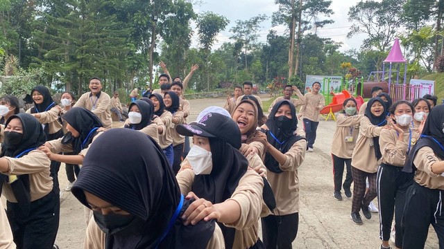 Melatih Kemandirian Siswa Dengan Bermain Dalam Kegiatan Outbound di ...