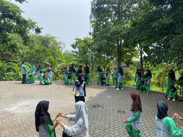 Melatih Kemandirian Siswa Dengan Bermain Dalam Kegiatan Outbound di ...
