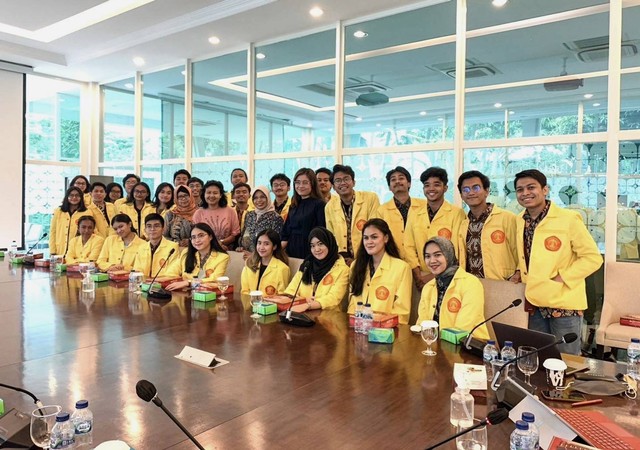 Mahasiswa HI UI Belajar Langsung di Kementerian Luar Negeri RI ...