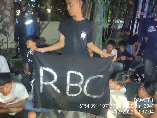 Nongkrong, Mabuk, Bawa Bendera Geng: 33 Pelajar di Bandung Diamankan ...