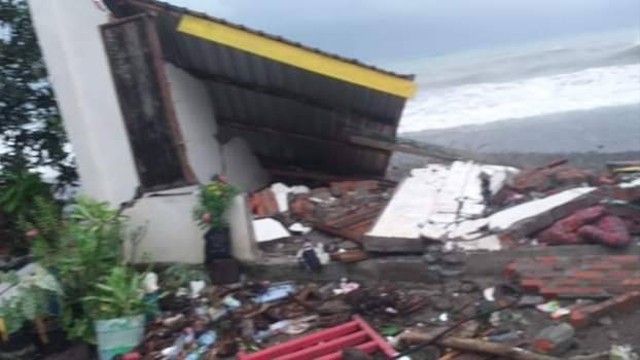 Dampak Banjir Rob di Pesisir Majene: 94 Rumah Rusak Berat, 537 Lainnya ... Dampak Banjir Rob di Pesisir Majene: 94 Rumah Rusak Berat, 537 Lainnya ...