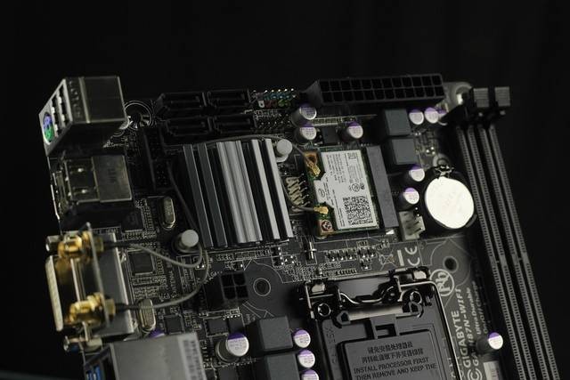 Fungsi Motherboard Komputer dan Jenisnya Berdasarkan Ukuran | kumparan.com