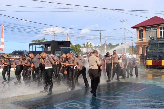 45 Anggota Polisi Di Polres Sorong Selatan Naik Pangkat