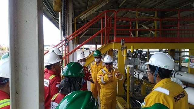 Petronas Realisasikan Lifting Minyak 2,7 Juta Barel Sepanjang 2022 ...