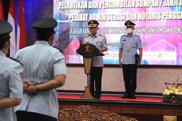 Lantik Pejabat Administrasi dan Notaris Pengganti, Kakanwil Beri Pesan begini | kumparan.com