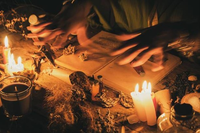 5 Alasan Mengapa Kita Dilarang Menyekutukan Allah | kumparan.com 5 Alasan Mengapa Kita Dilarang Menyekutukan Allah | kumparan.com