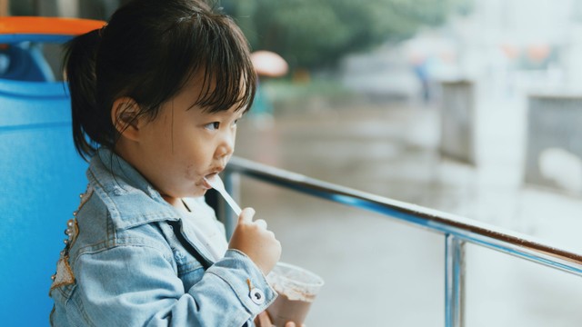 Penyebab Bercak Kuning pada Gigi Anak dan Cara Mengatasinya | kumparan.com