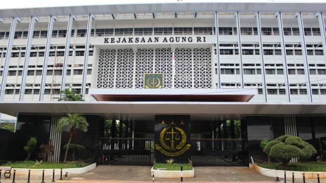 Kejagung Nonaktifkan Kajari Lahat dan JPU Kasus Pemerkosaan Siswi SMA | kumparan.com