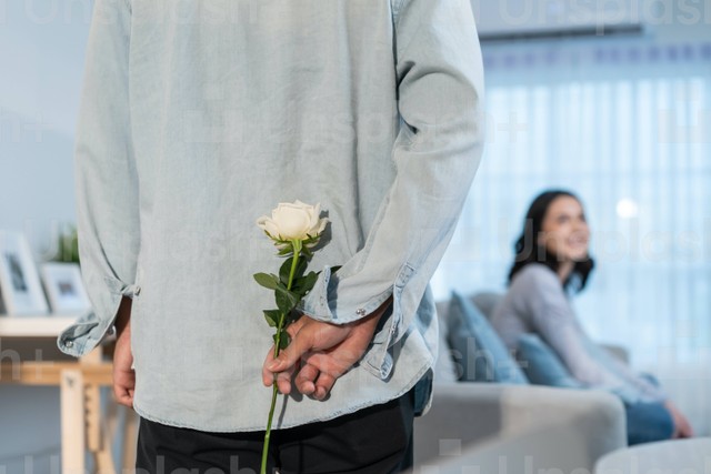 20 Gombalan Buat Pacar Bikin Salting dan Tersipu | kumparan.com