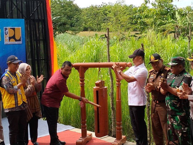 Paspampres Bangun Sumur Bor untuk Atasi Kekeringan di Gunungkidul | kumparan.com