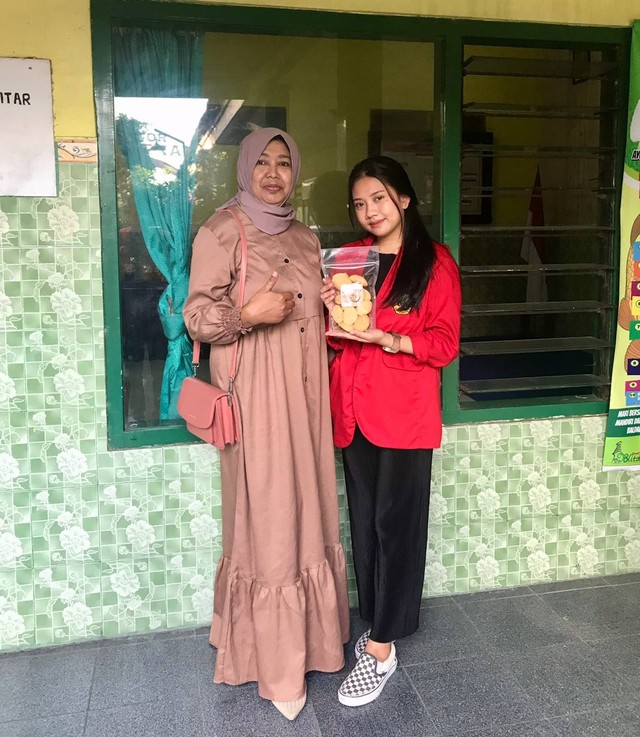 Mahasiswa KKN UNTAG Surabaya Membantu dalam Pembaruan Packaging Produk UMKM | kumparan.com