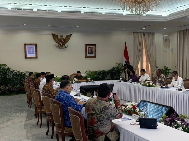 Ma'ruf Amin Rapat bareng Beberapa Menteri Bahas Bangun 411 Mal Pelayanan Publik | kumparan.com