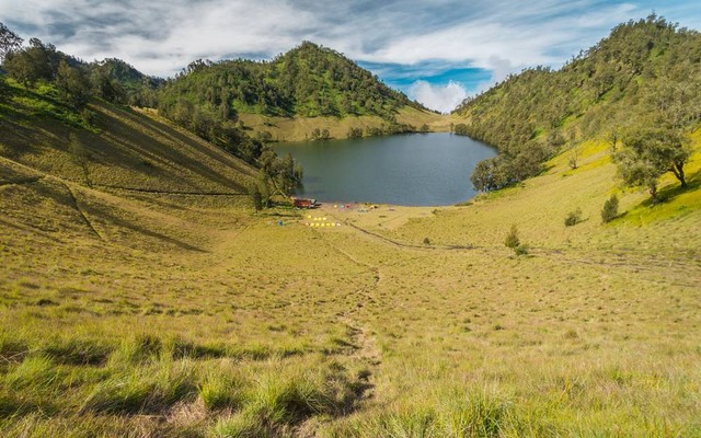 Berada di Ketinggian, Ini 3 Rekomendasi Danau yang Menarik untuk ...
