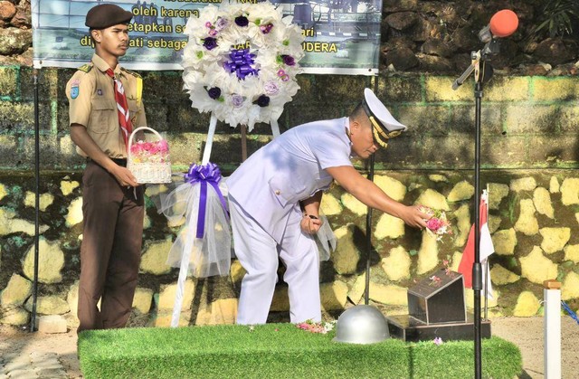 Bentuk Penghormatan, Lanal TBK Ziarah ke Makam Pejuang Pertempuran Laut ...