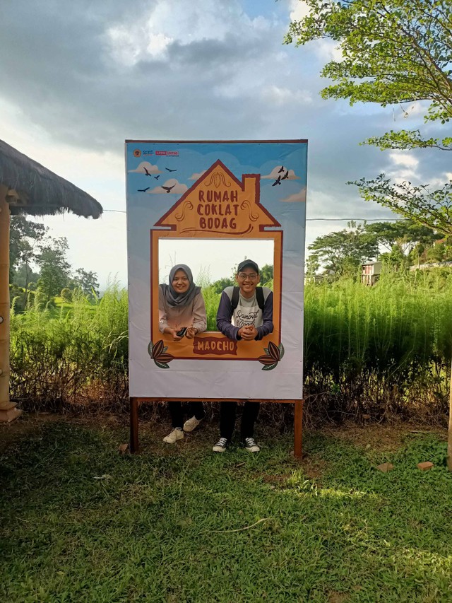 Memanfaatkan Aplikasi Canva untuk Desain Spot Foto yang Instgramable ...