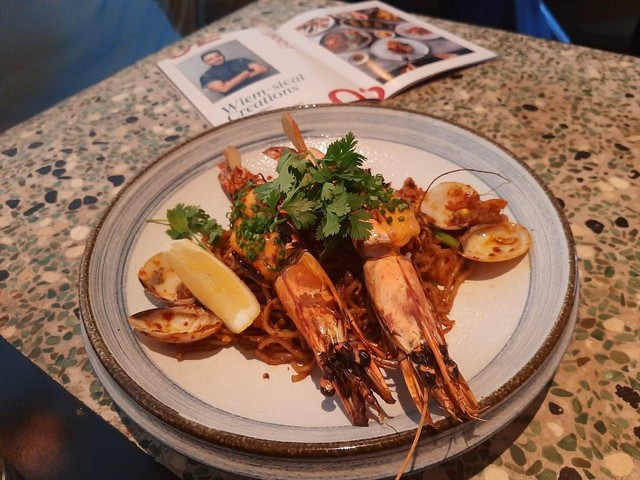 Menikmati Lezatnya Udang Ramen dan Segarnya Mango Tango | kumparan.com