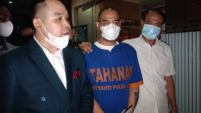 Pengacara Ferry Irawan Tantang Venna Melinda Buka Hasil Visum Terkait KDRT | kumparan.com