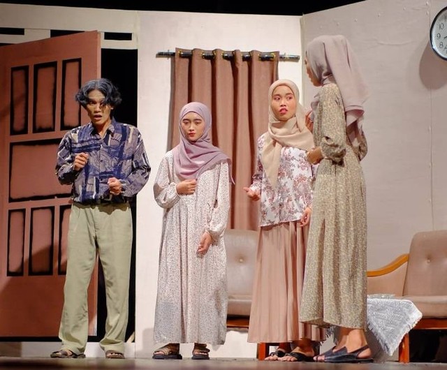 Teater PeBei UAD Gelar Studi Pentas dengan Judul "Pada Suatu Hari ...