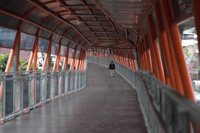 Heru Budi Resmikan Skywalk Kebayoran Lama: JPO Terpanjang di Jakarta ... Heru Budi Resmikan Skywalk Kebayoran Lama: JPO Terpanjang di Jakarta ...